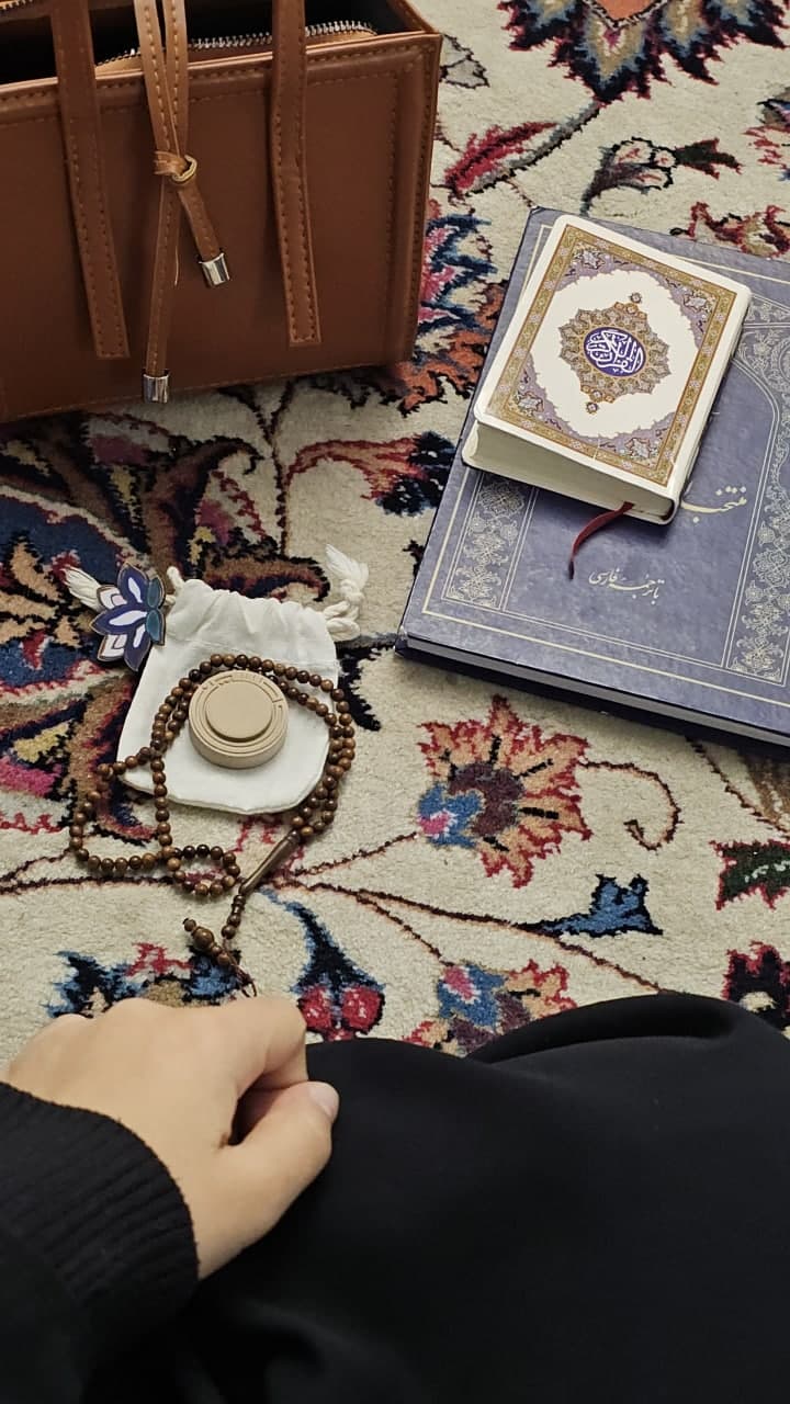 تصویری از مهر نماز و زیارتنامه امام رضا