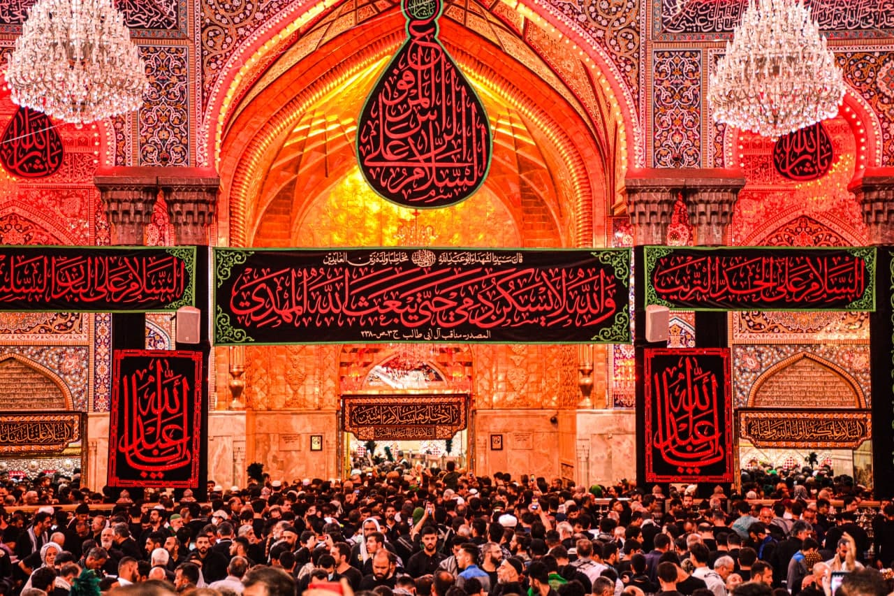 تصویری از صحن حرم امام حسین در روز عاشورا